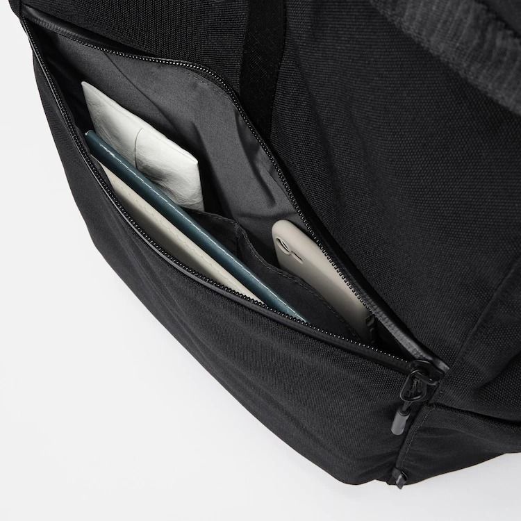 Uniqlo Tas Ransel Roll Top Bag Hitam, Fesyen Pria, Tas & Dompet ...
