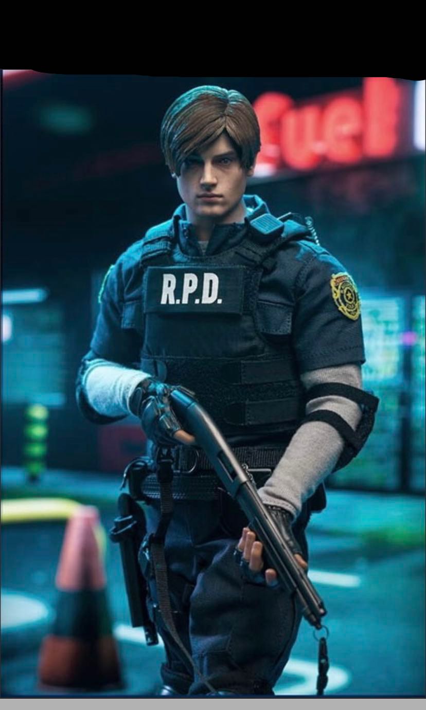 絕版 1/6 LEON S. KENNEDY 全可動 12 吋 figure 多武器 多配件 警局門匙 警局場景背景板 急救噴霧 ...