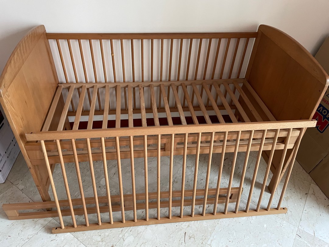 Baby cot for free, Babies & Kids, Baby Nursery & Kids Furniture, Cots ...