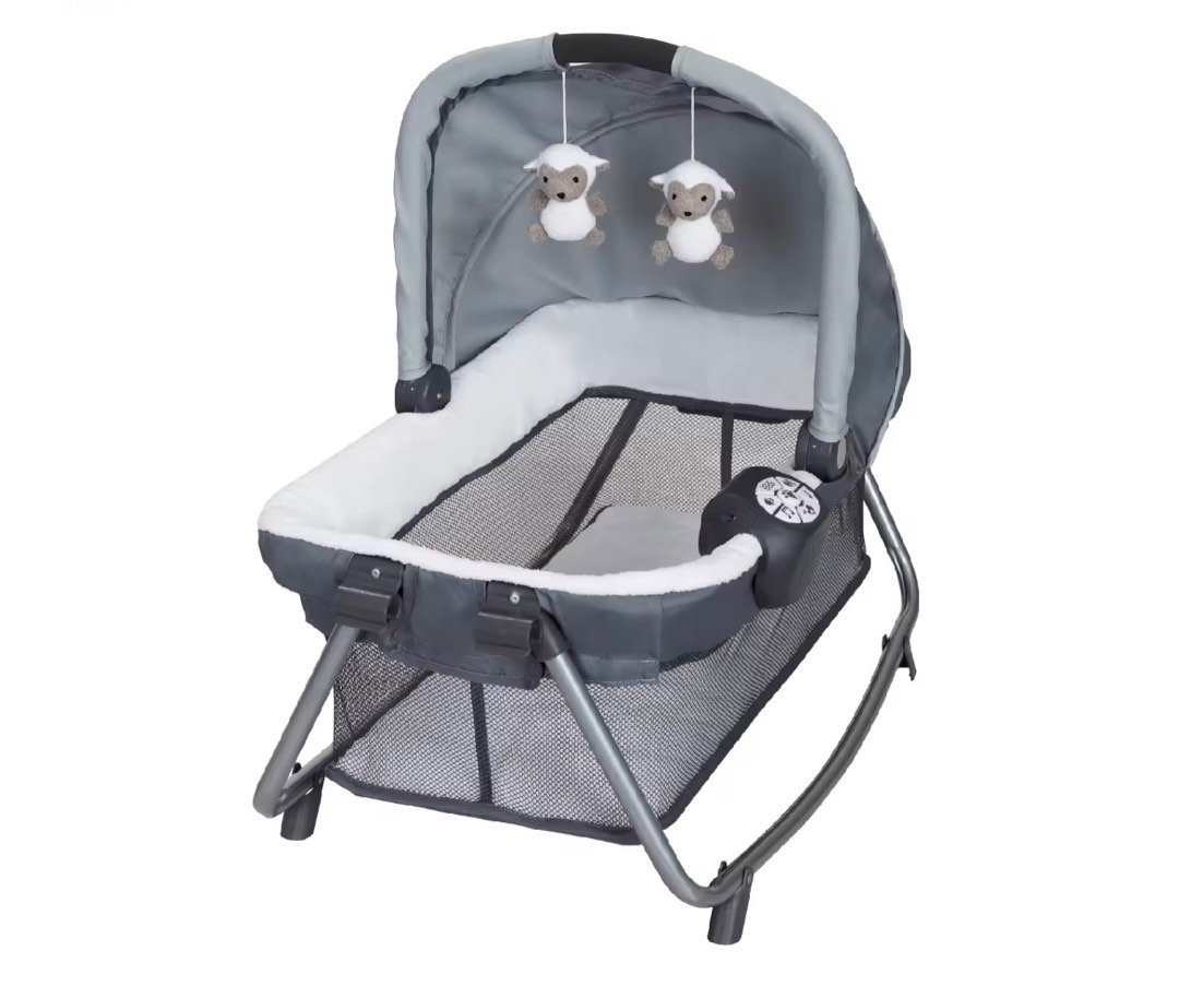 Bassinet rocker , Babies & Kids, Infant Playtime on Carousell