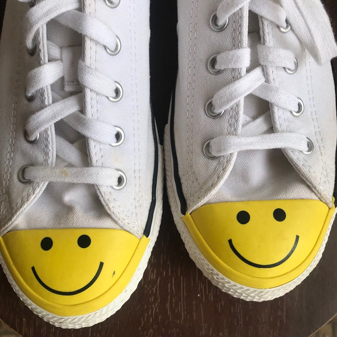 Converse Smiley Sneakers, Women's Fashion, Footwear, Sneakers on Carousell