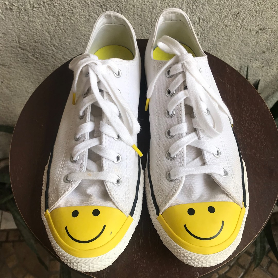 Converse Smiley Sneakers, Women's Fashion, Footwear, Sneakers on Carousell