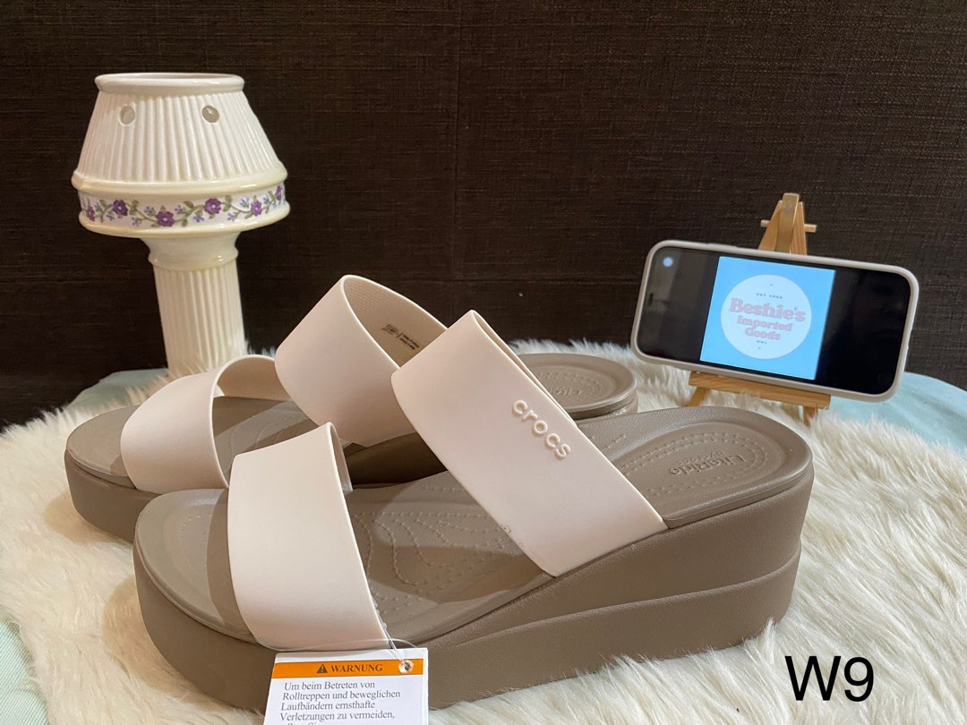 Crocs Brooklyn Wedge, Women's Fashion, Footwear, Wedges on Carousell