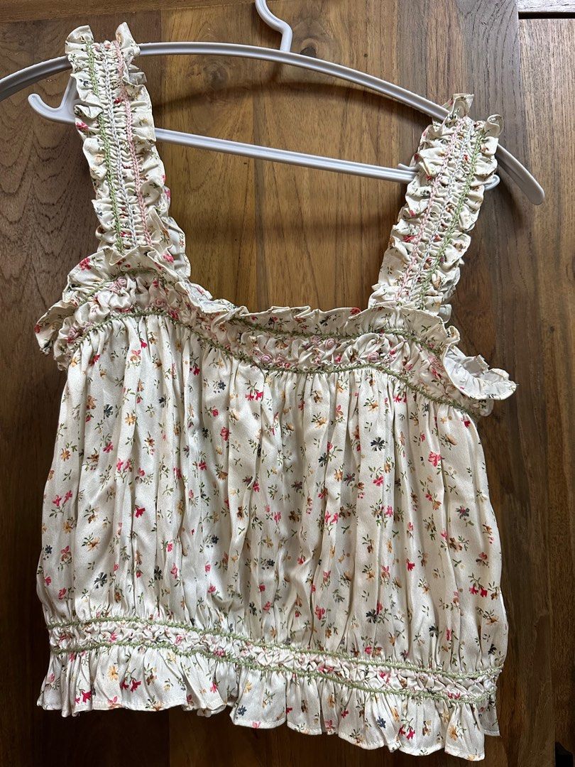 Doen Elle top in cottage breeze floral (S), Women's Fashion, Tops, Blouses on Carousell