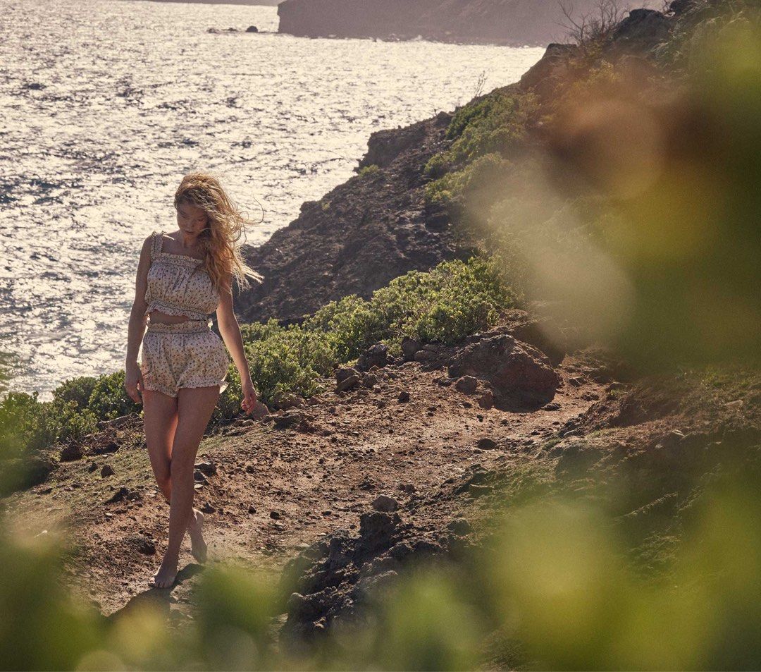 Doen Elle top in cottage breeze floral (S), Women's Fashion, Tops, Blouses on Carousell