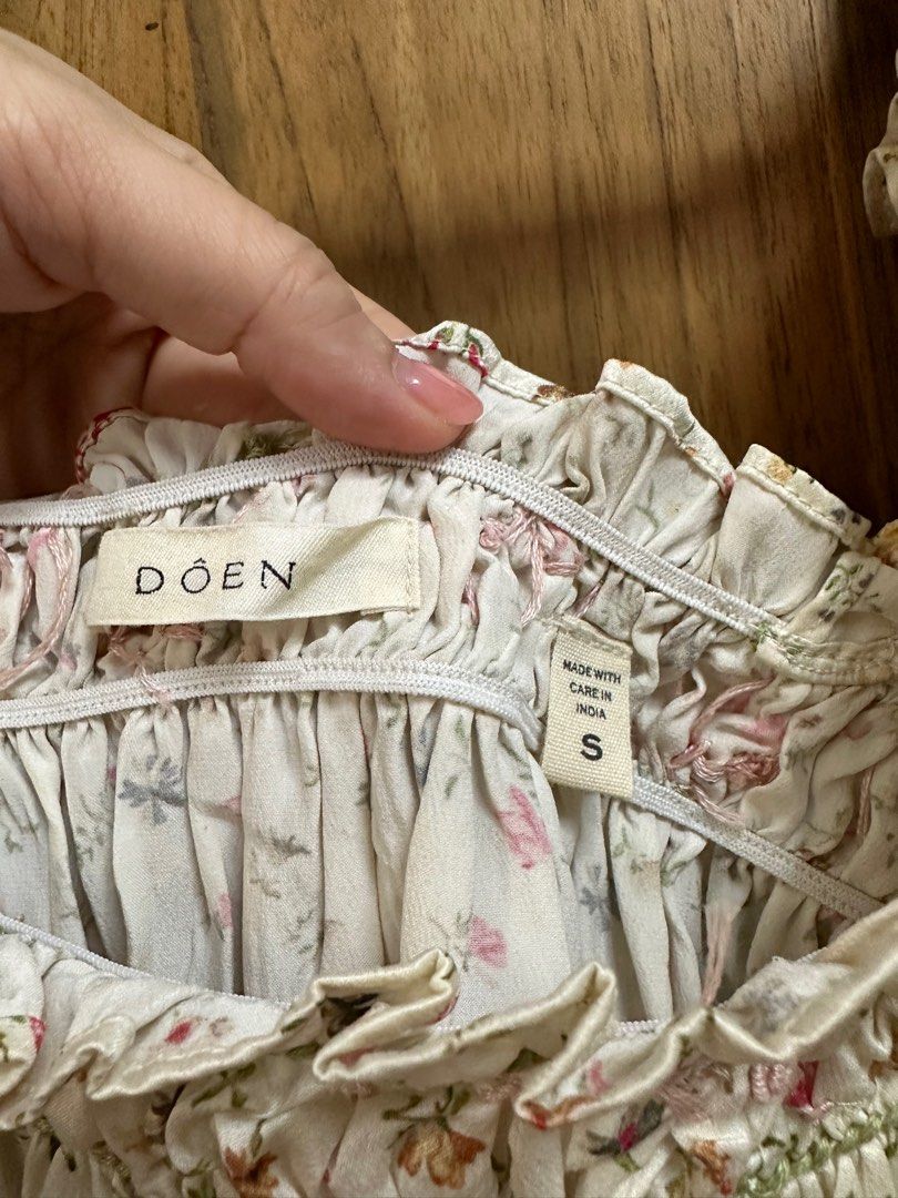 Doen Elle top in cottage breeze floral (S), Women's Fashion, Tops, Blouses on Carousell