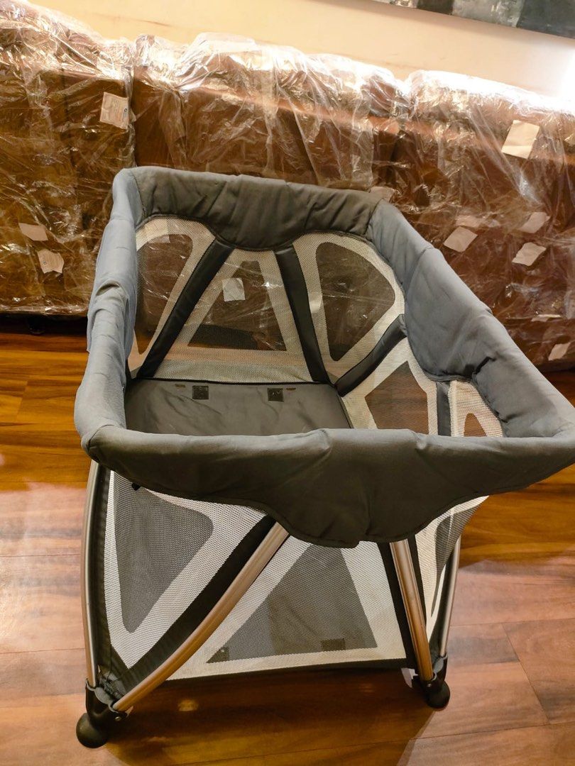 Giant Carrier Clc Crib/Playpen Set, Babies & Kids, Baby Nursery & Kids ...