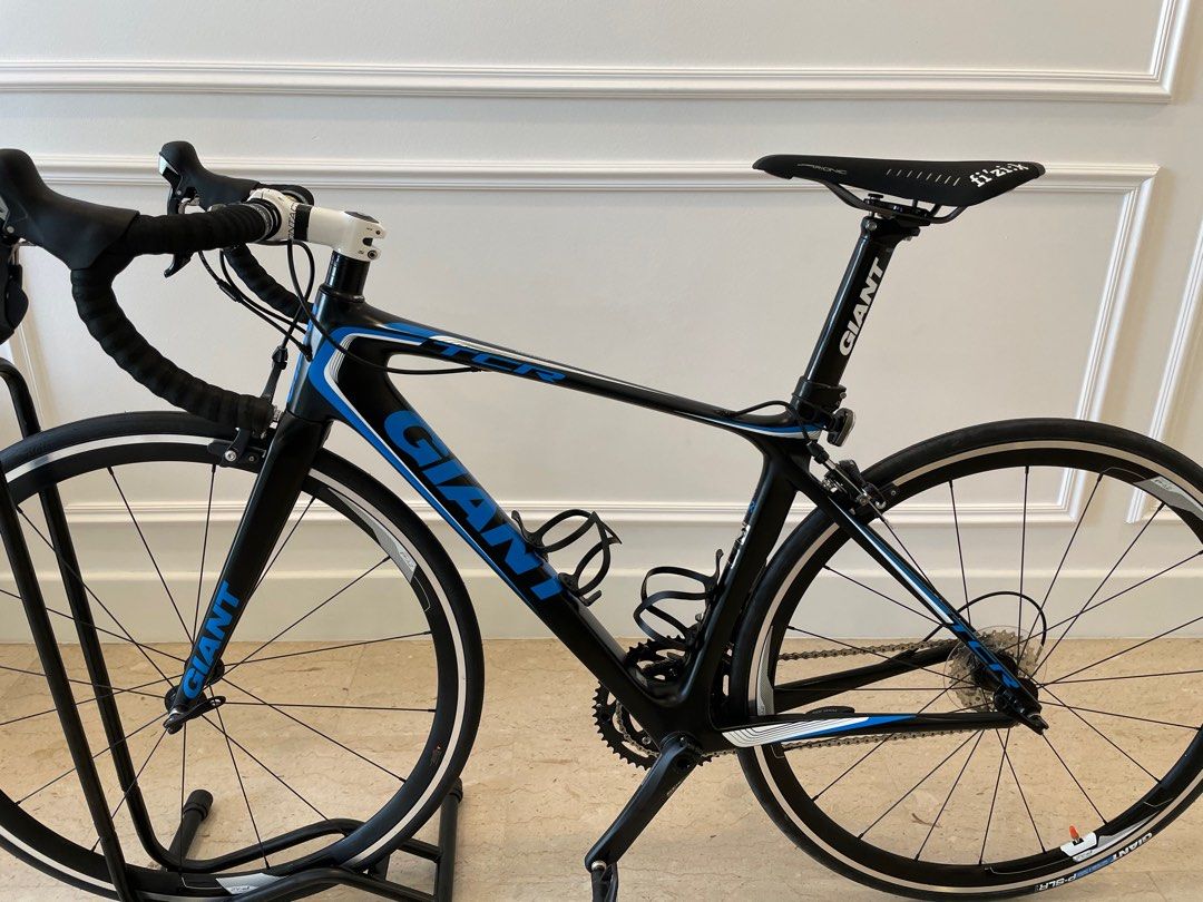 Giant TCR Advanced 2 (Black/Blue & White), Sports Equipment, Bicycles & Parts, Bicycles on Carousell