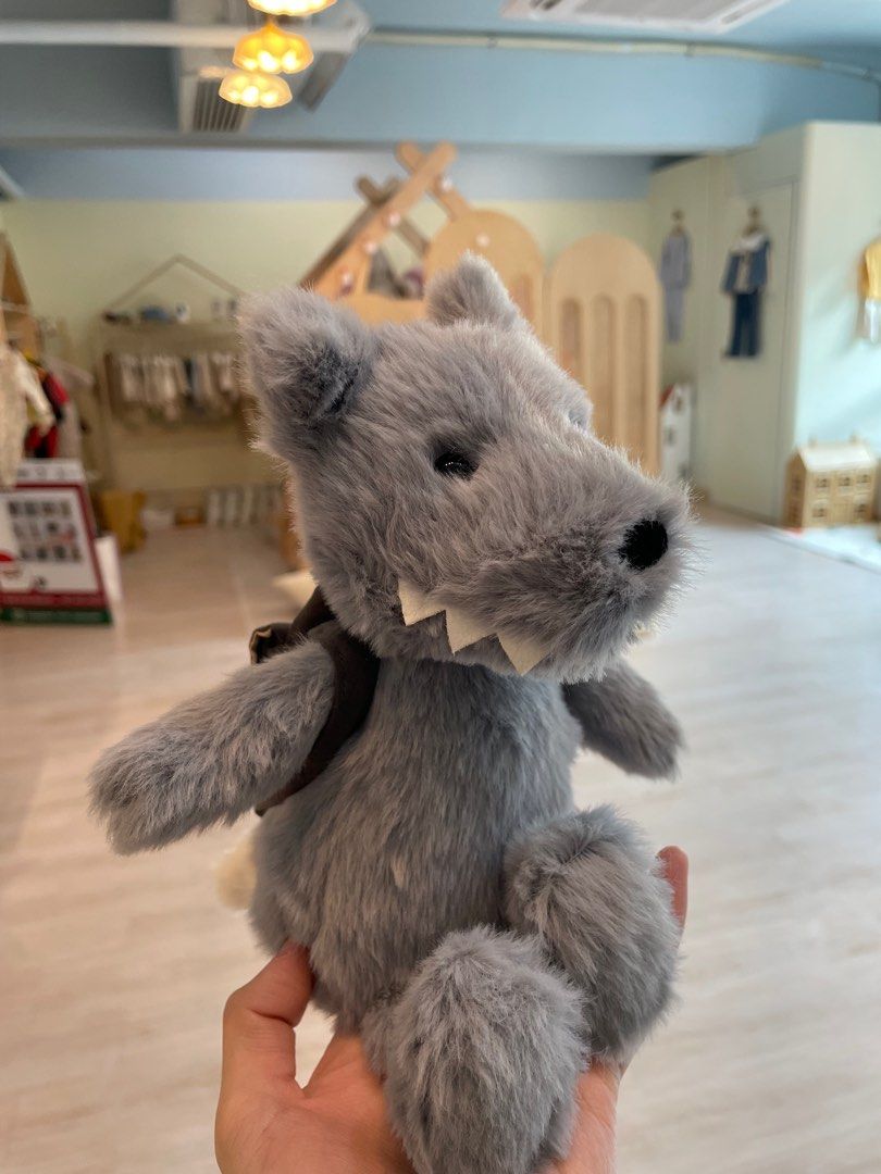 Jellycat backpack wolf, 興趣及遊戲, 玩具 & 遊戲類 - Carousell