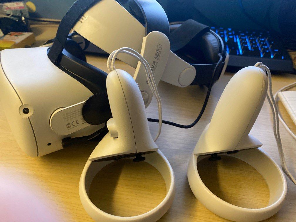 Oculus Quest 2 (128Gb) with head strap , TV & Home Appliances, TV ...