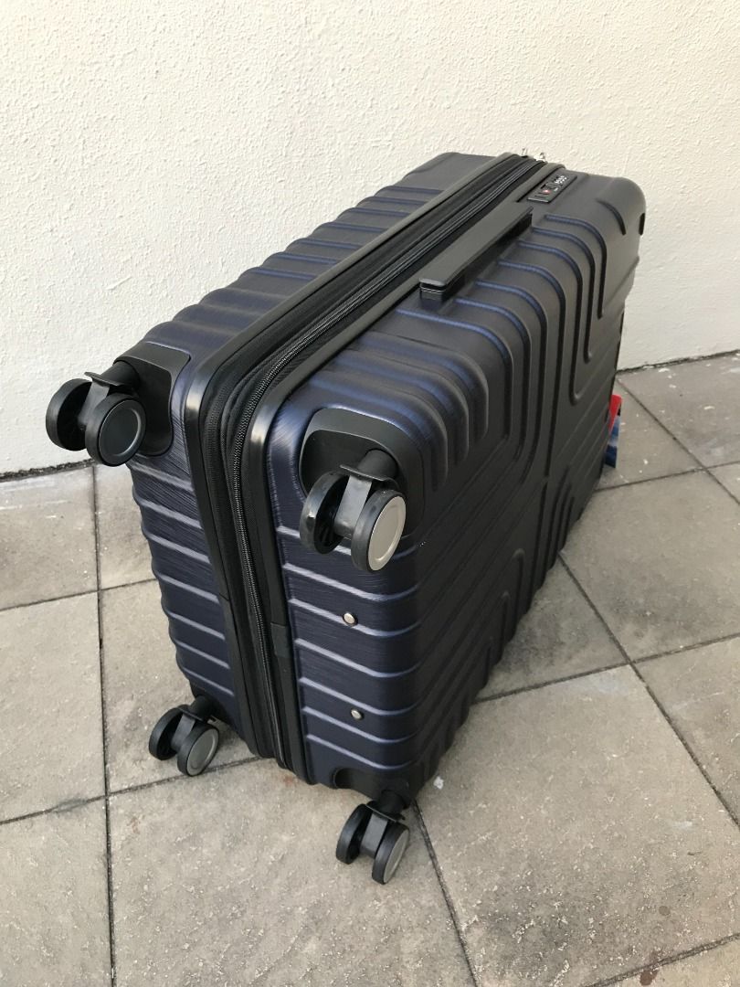 Pierre Cardin 25inches 8 wheeler expandable luggage. Dimension 44 x 62. ...