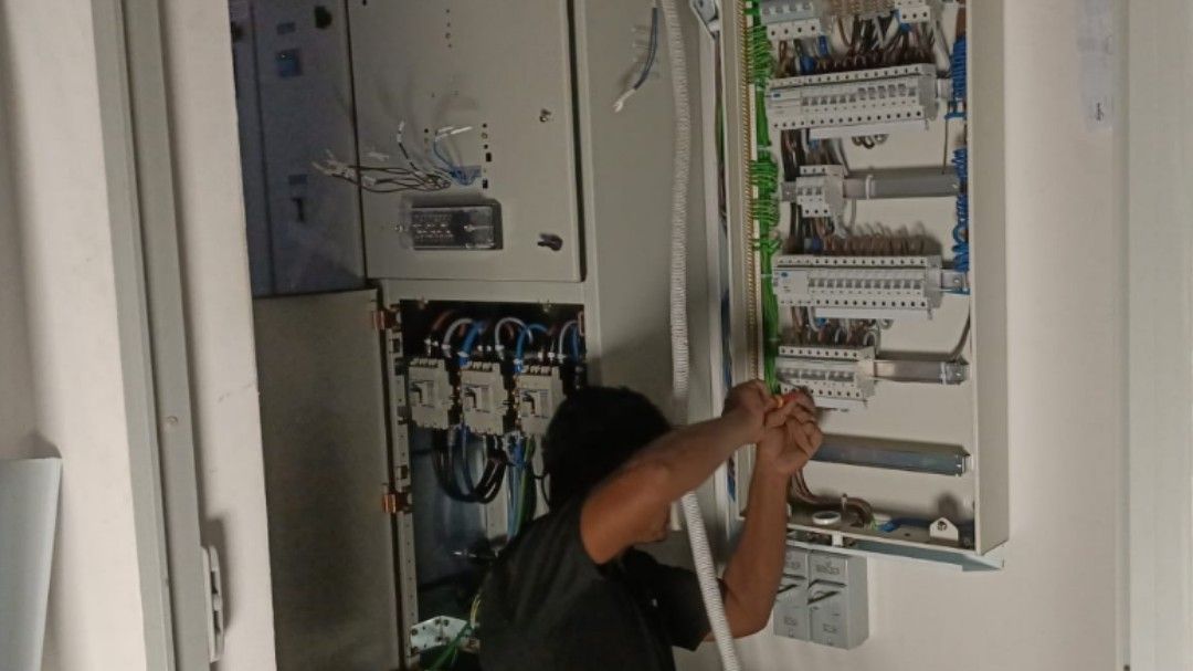 Reno Bee Electrical & Lighting Services/Home electrical/ Power Trip/ Electrical services/ Home ...