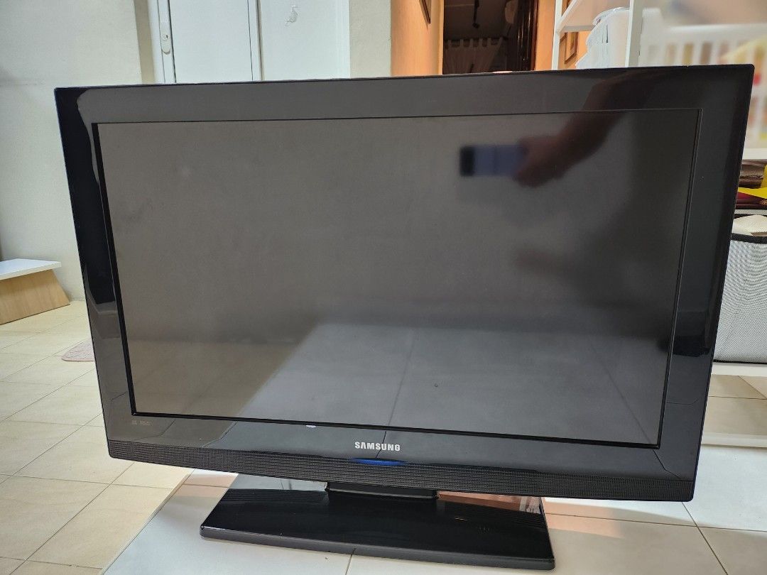 Samsung 32 inch LCD TV (Model: LA32B350F1), TV & Home Appliances, TV ...