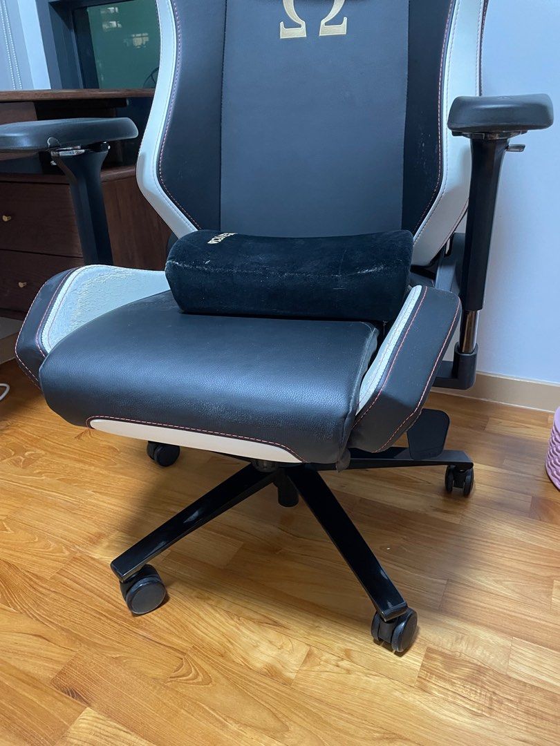 Secret Lab Omega 2020, Furniture & Home Living, Furniture, Chairs on ...