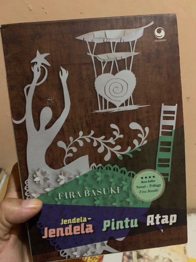 Trilogi Jendela Pintu Atap Fira Basuki, Buku & Alat Tulis, Buku di ...