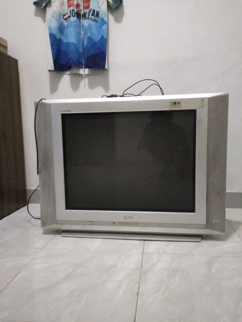 Tv Tabung merk LG Flatron, Elektronik, TV & Perlengkapan Hiburan di Carousell