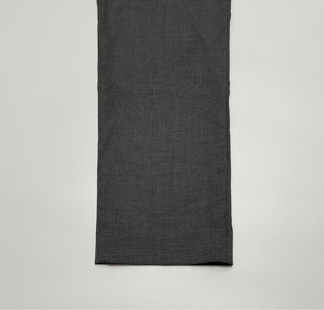 UNIQLO MENS SMART ANKLE PANTS ( CHECKED ) on Carousell