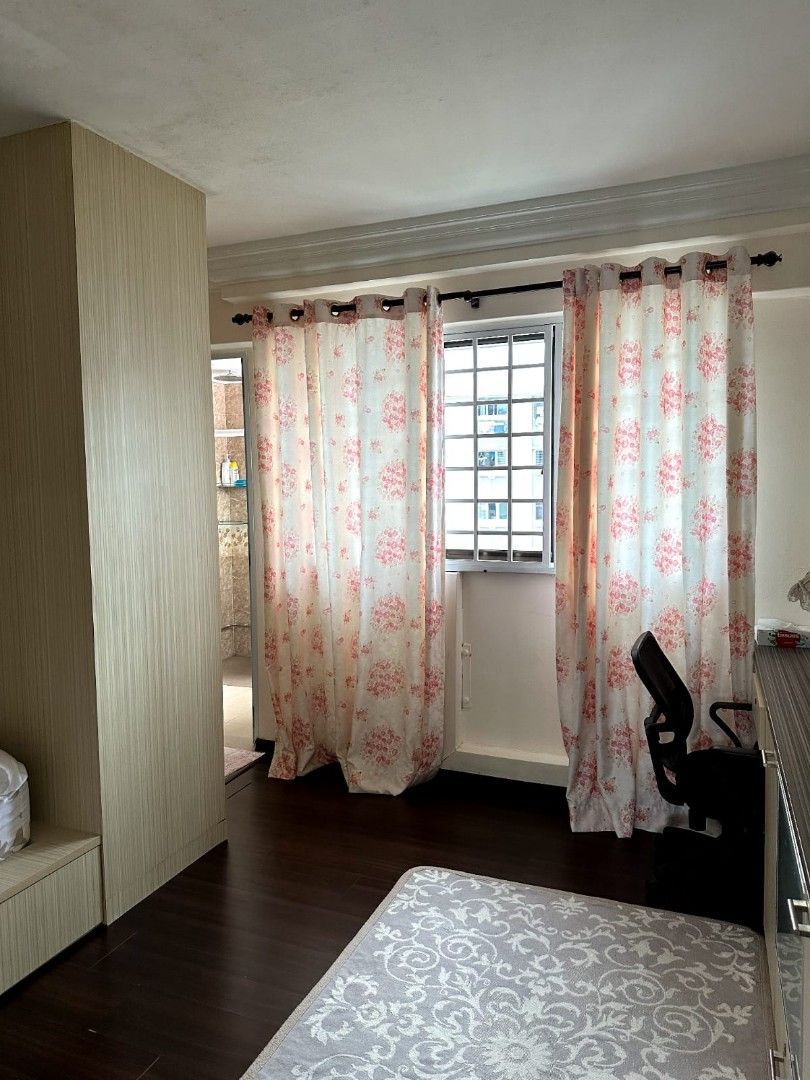 Master bedroom in HDB at 601 Bedok Reservoir Road Eunos Rainbow ...