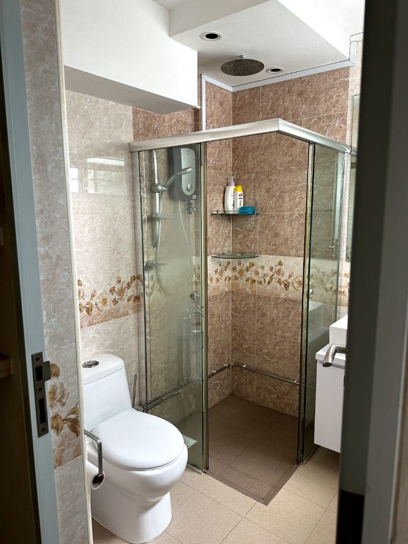 Master bedroom in HDB at 601 Bedok Reservoir Road Eunos Rainbow ...