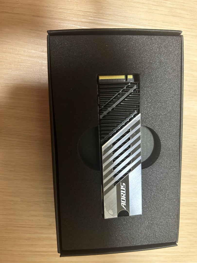 Aorus Gen4 7000s SSD with heatsink, Computers & Tech, Parts ...