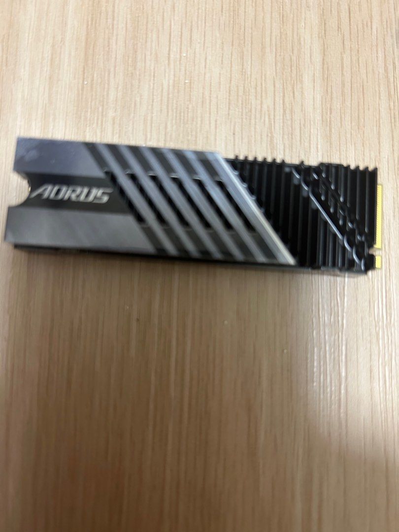 Aorus Gen4 7000s SSD with heatsink, Computers & Tech, Parts ...