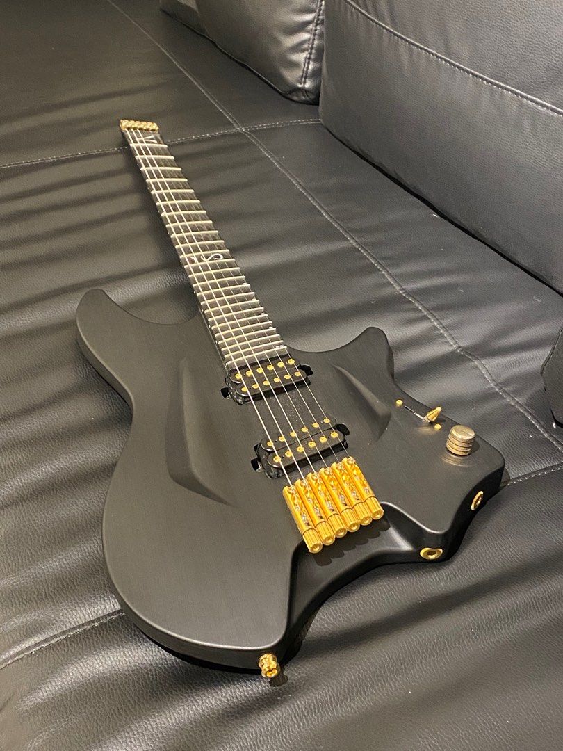 Aristides Headless guitar (H06/R, Blackgold), 興趣及遊戲, 音樂樂器 & 配件, 樂器 ...