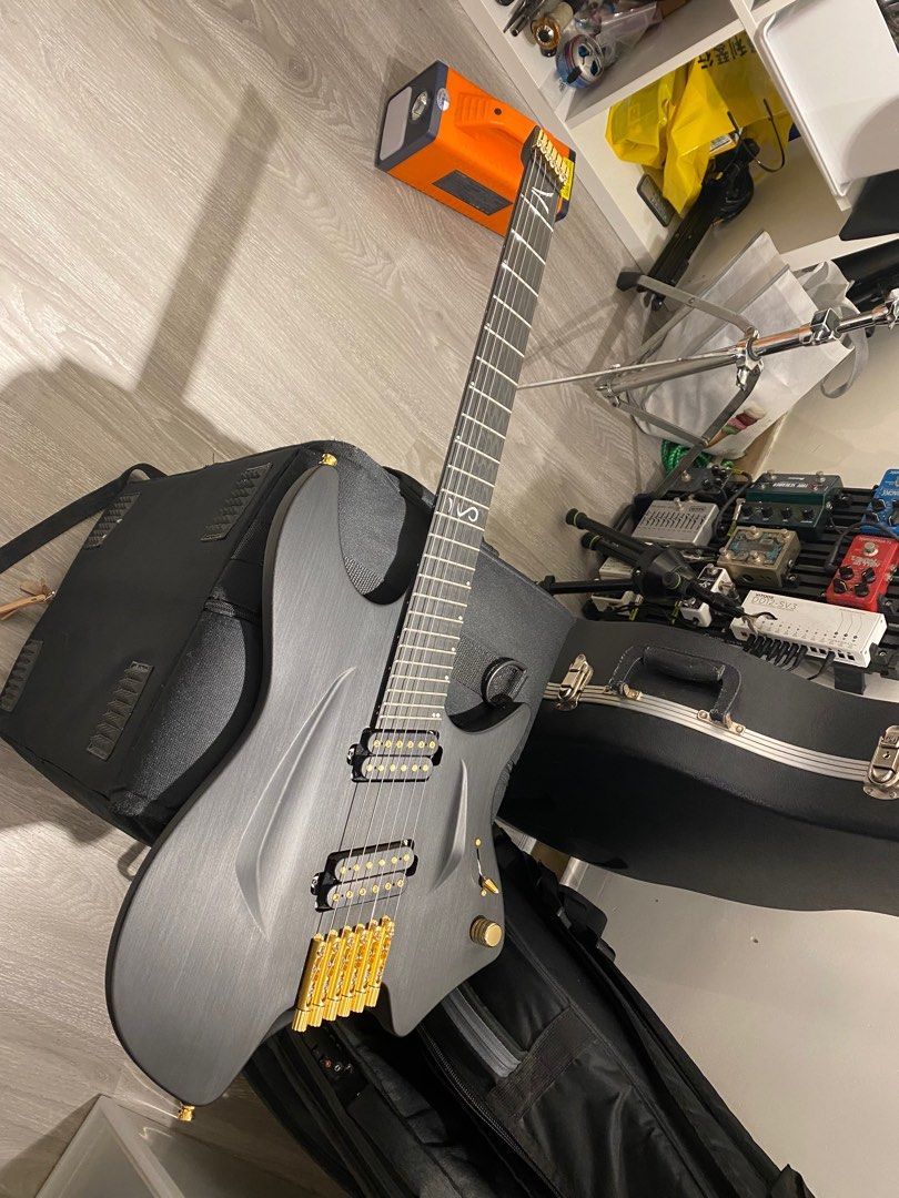 Aristides Headless guitar (H06/R, Blackgold), 興趣及遊戲, 音樂樂器 & 配件, 樂器 ...