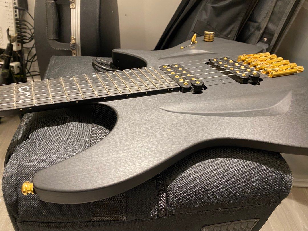 Aristides Headless guitar (H06/R, Blackgold), 興趣及遊戲, 音樂樂器 & 配件, 樂器 ...