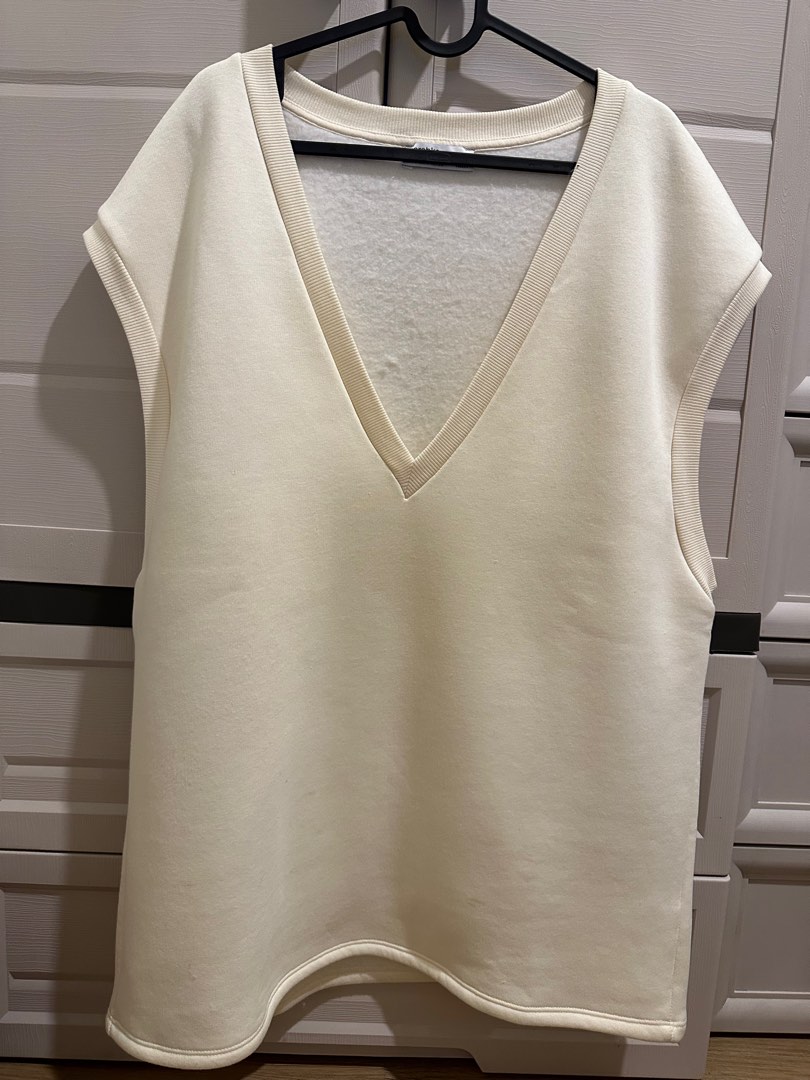 Bershka Oversized Vest, Men's Fashion, Tops & Sets, Vests on Carousell