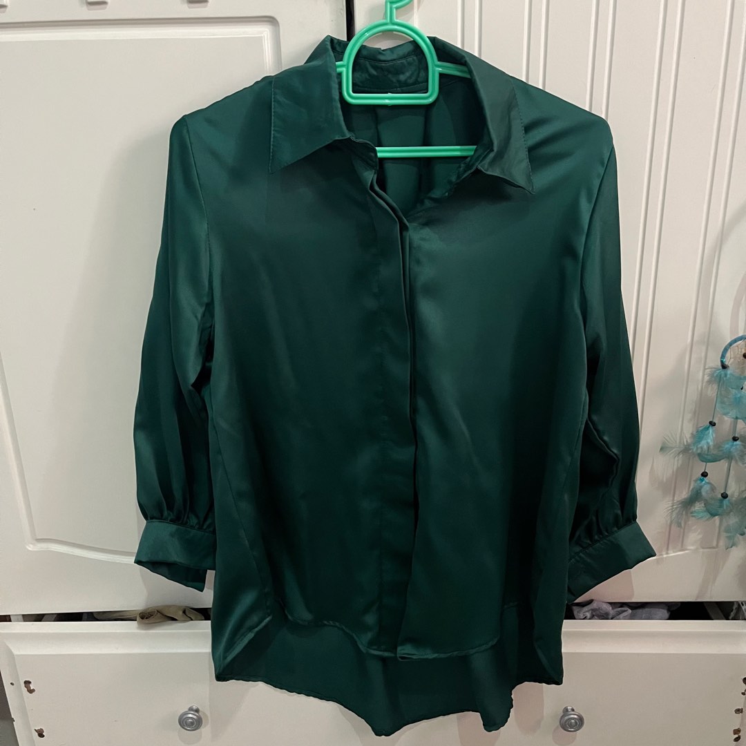 emerald green satin blouse, Fesyen Wanita, Pakaian Wanita, Atasan di ...