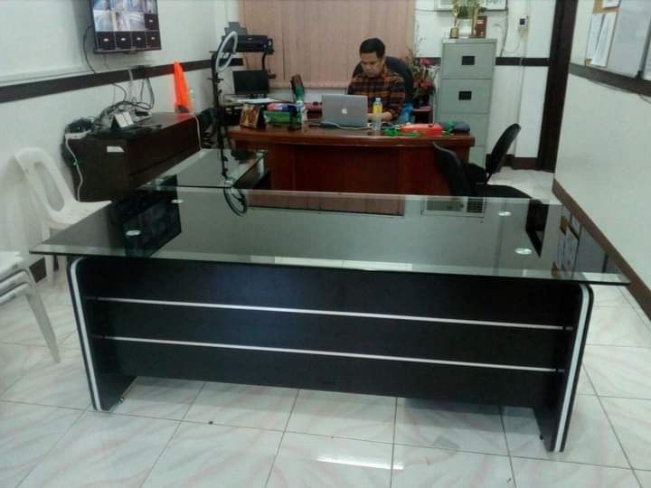 Executive office table / glass top office table / office furniture ...