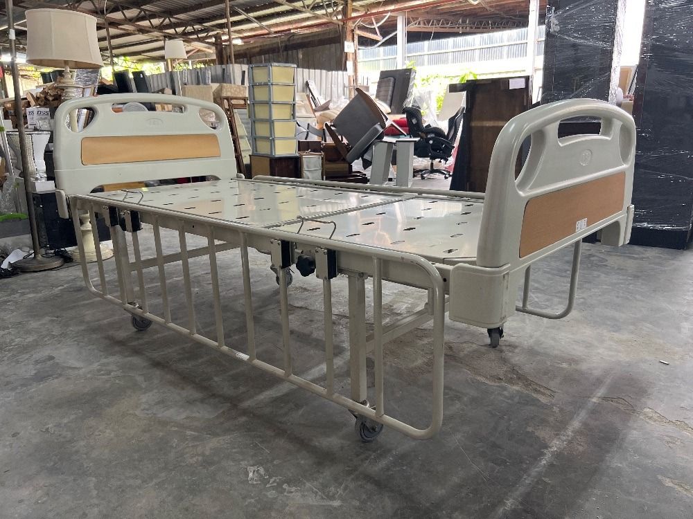 (F20043016) Hospital Reclinable Bed, Furniture & Home Living, Furniture ...