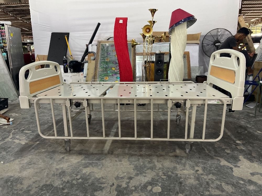 (F20043016) Hospital Reclinable Bed, Furniture & Home Living, Furniture ...
