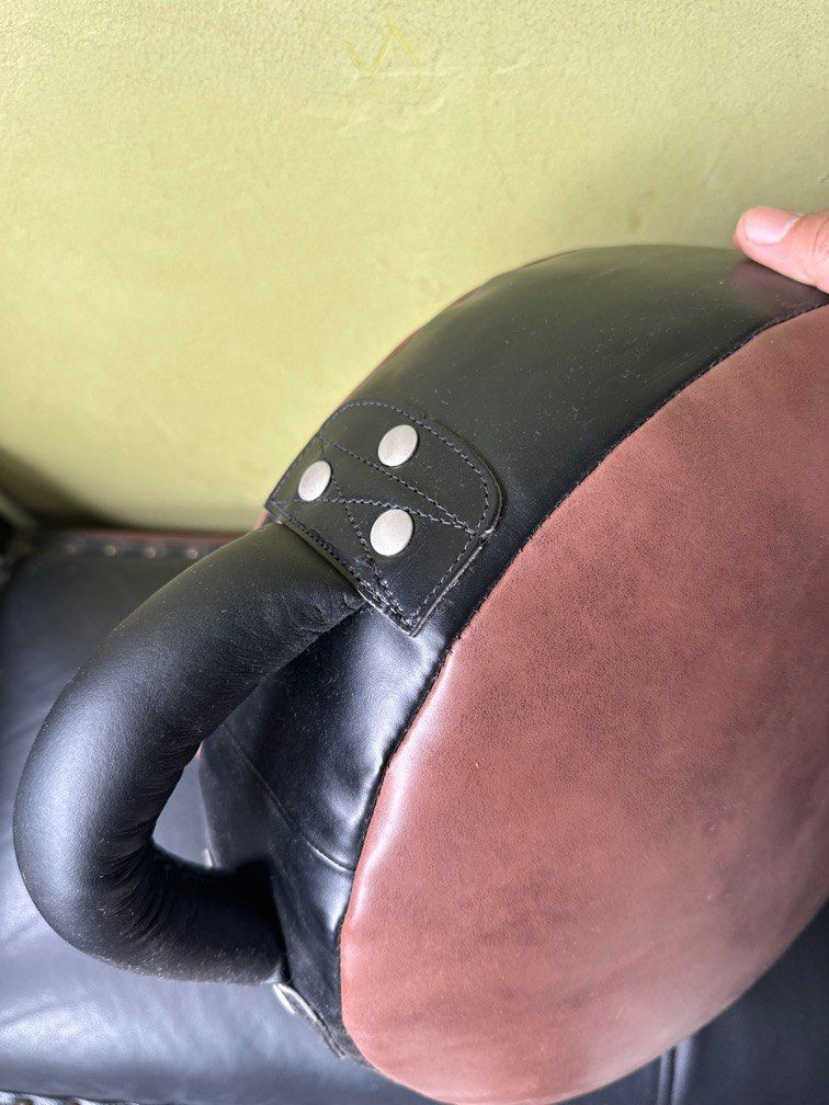 Fairtex Donut punch/kick pad boxing Muay Thai, Sports Equipment, Other ...