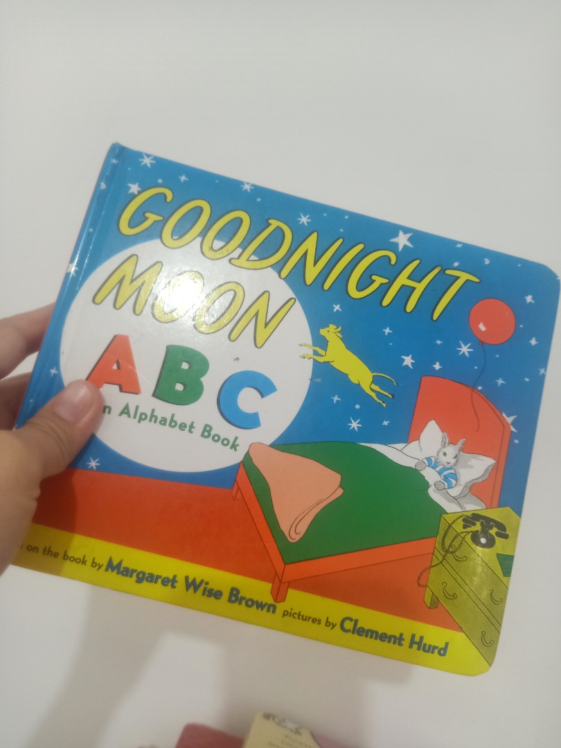 Goodnight Moon by Margaret Wise Brown Board book Chil, Hobbies & Toys ...