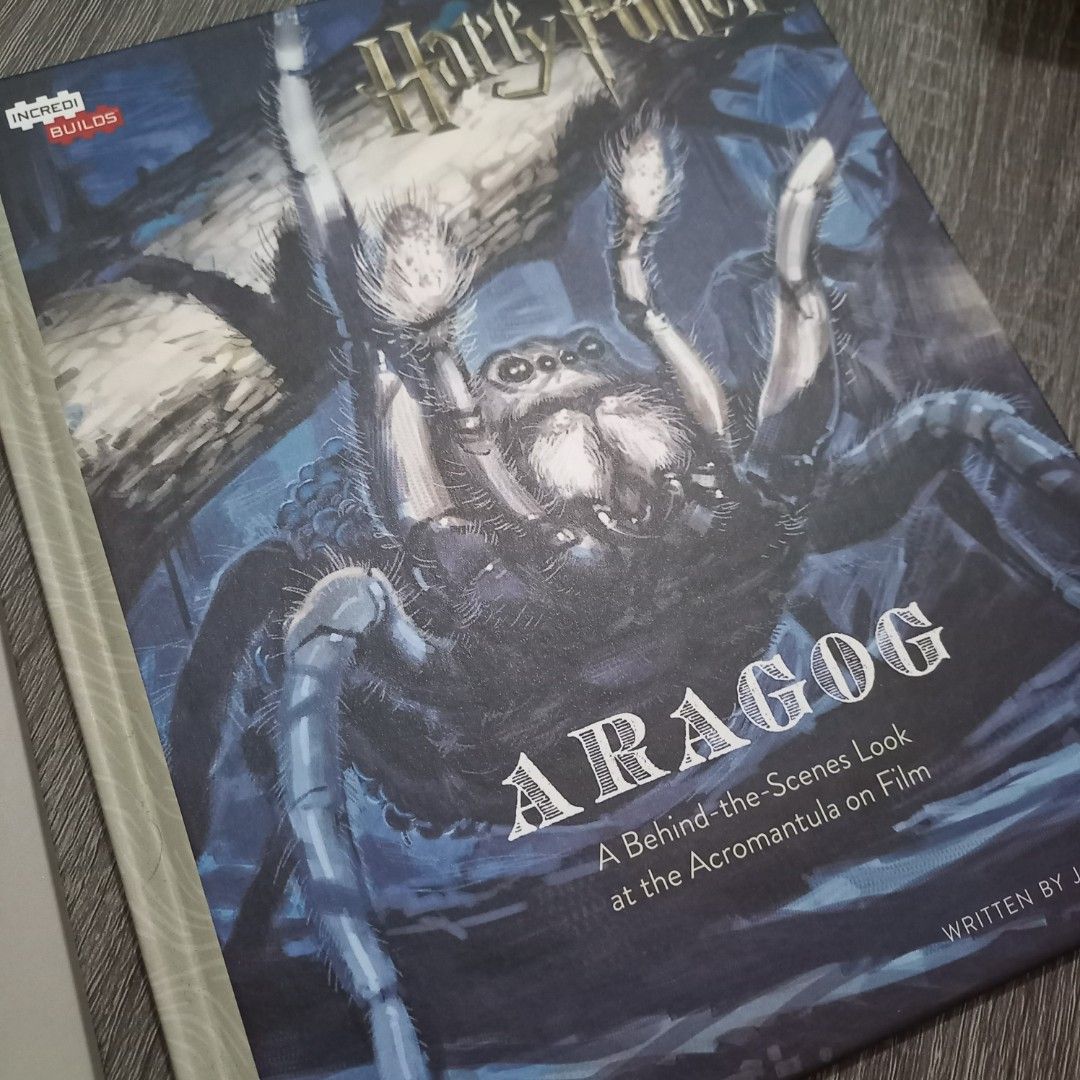 Harry Potter Aragog Deluxe Book and Model Set, Buku & Alat Tulis, Buku ...