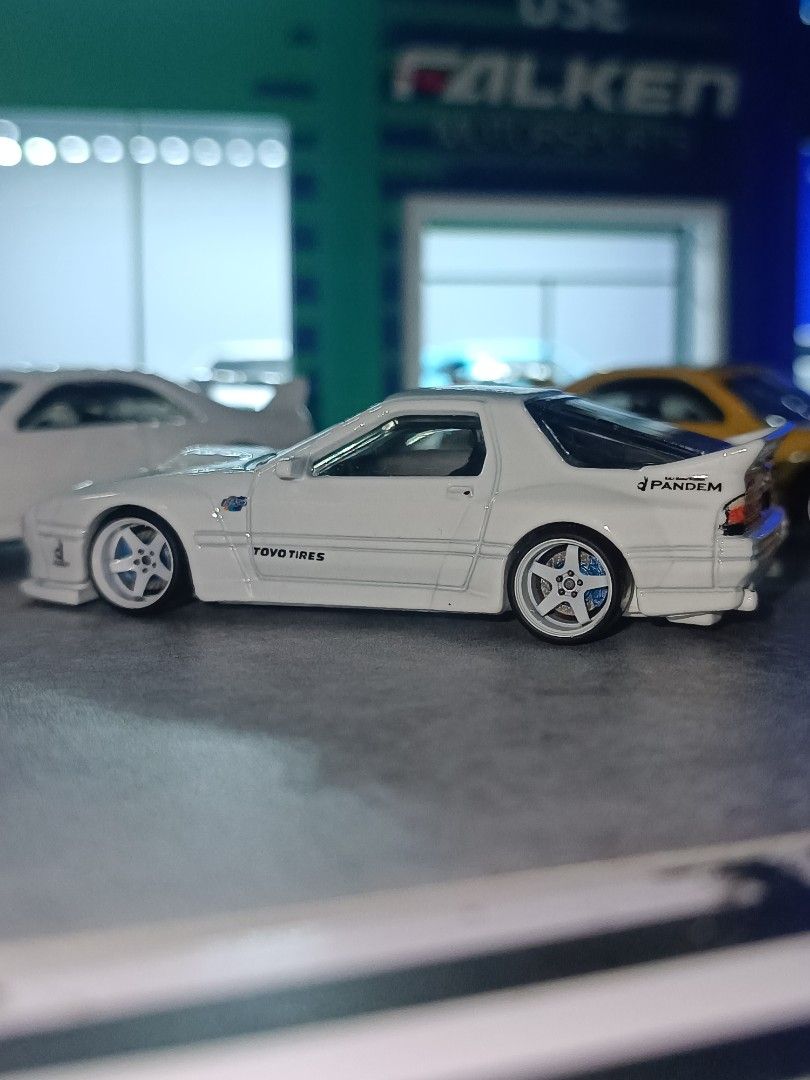 Hot Wheels Fleet Street, Premium, Hobbies & Toys, Toys & Games on Carousell