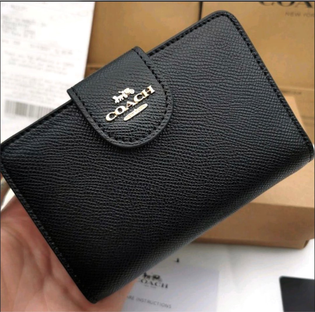Coach women wallet, Women's Fashion, Bags & Wallets, Wallets & Card ...