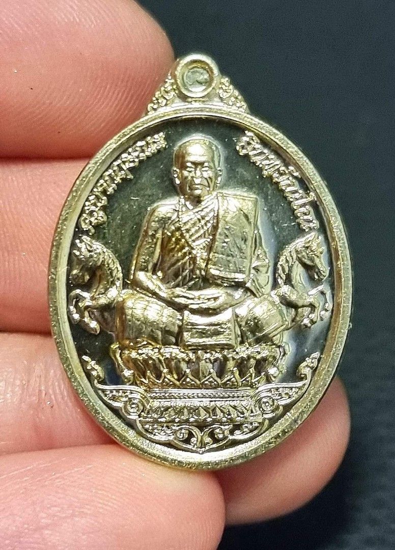 Kruba Krissana Wat Arsom Year : 2560, Hobbies & Toys, Memorabilia ...