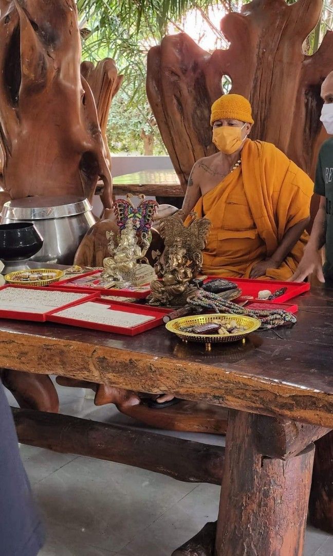 Kruba Krissana Wat Arsom Year : 2560, Hobbies & Toys, Memorabilia ...