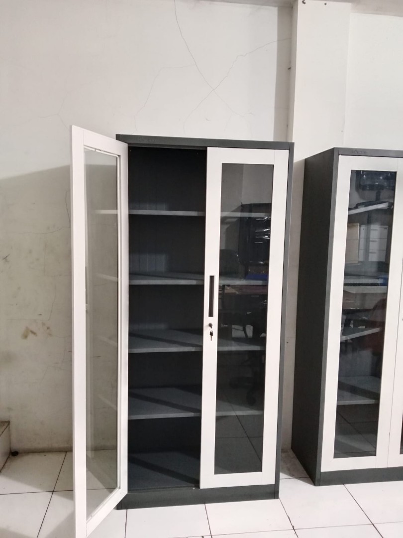 Lemari kaca kantor / lemari arsip kaca, Perabotan Rumah di Carousell