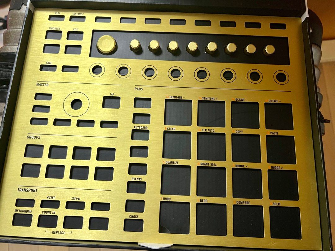Maschine 2 Black with Gold Plate (Native Instruments), 興趣及遊戲, 音樂、樂器 ...