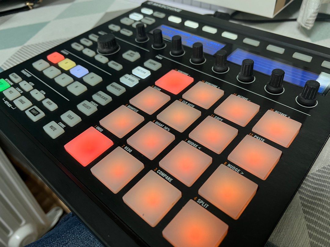 Maschine 2 Black with Gold Plate (Native Instruments), 興趣及遊戲, 音樂、樂器 ...