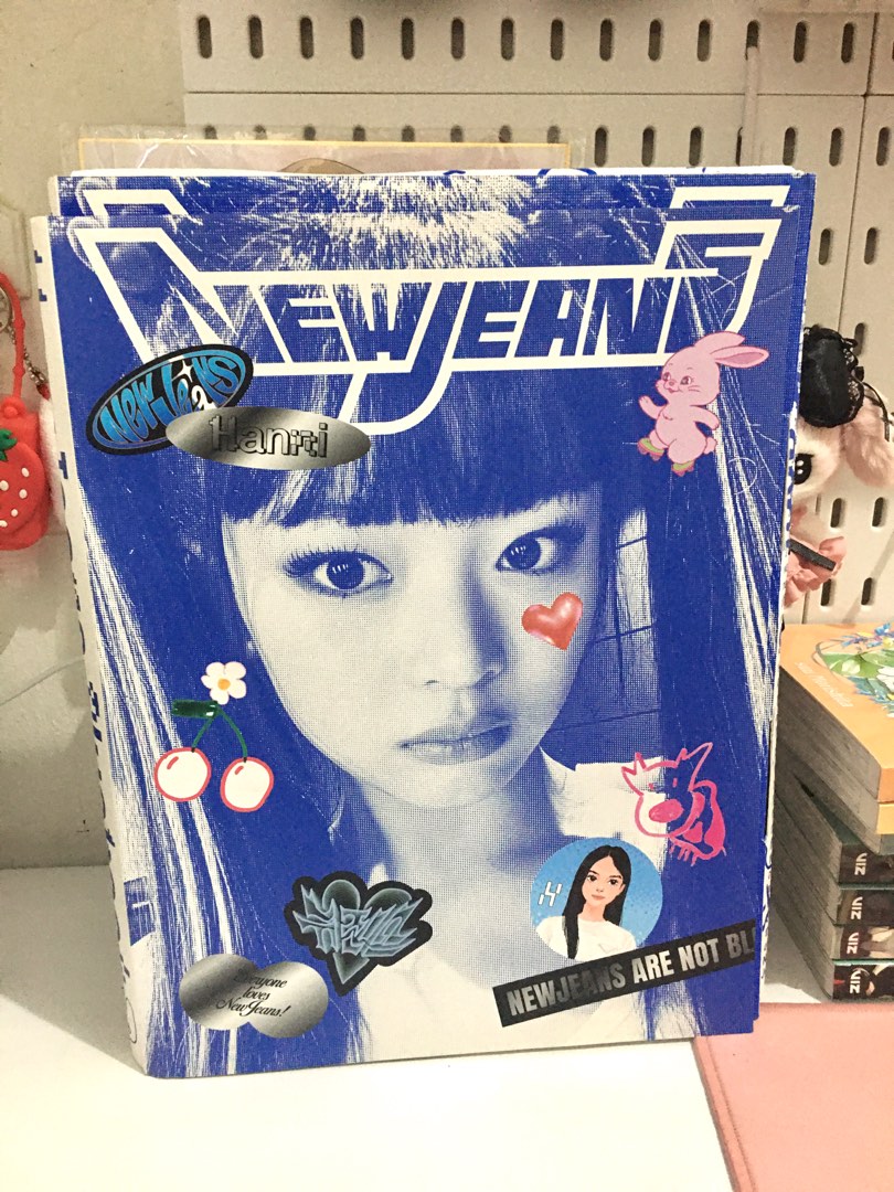NewJeans Hanni Bluebook Album (unsealed), Hobbies & Toys, Memorabilia ...