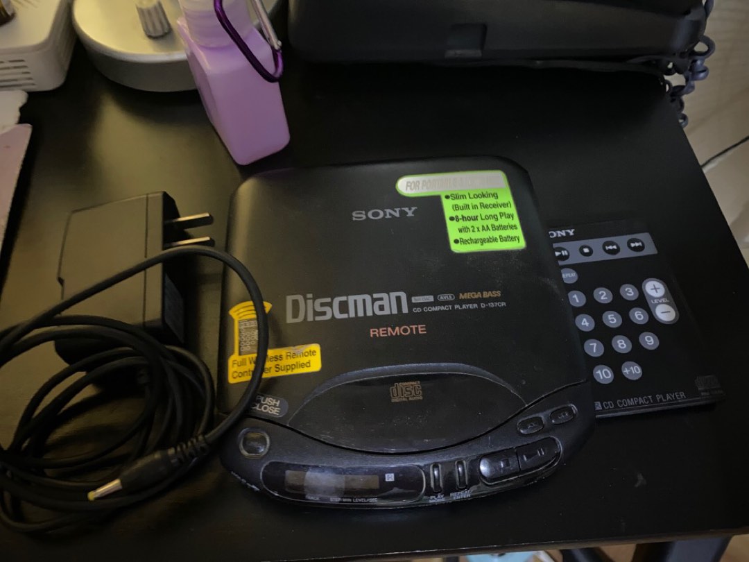 Sony Discman CD player (WORKING), Hobbies & Toys, Music & Media, CDs ...