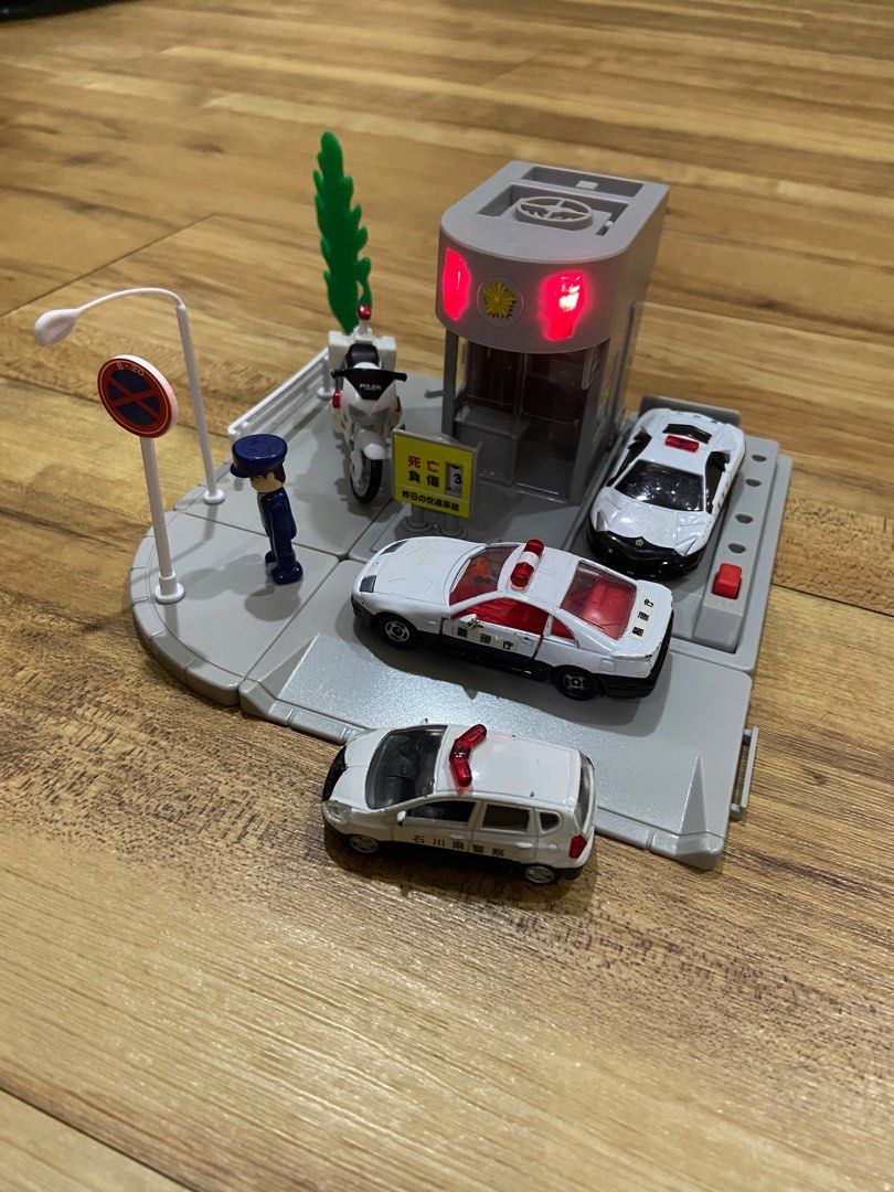 Takara Tomy Tomica Town Police (Koban), Hobbies & Toys, Toys & Games on ...