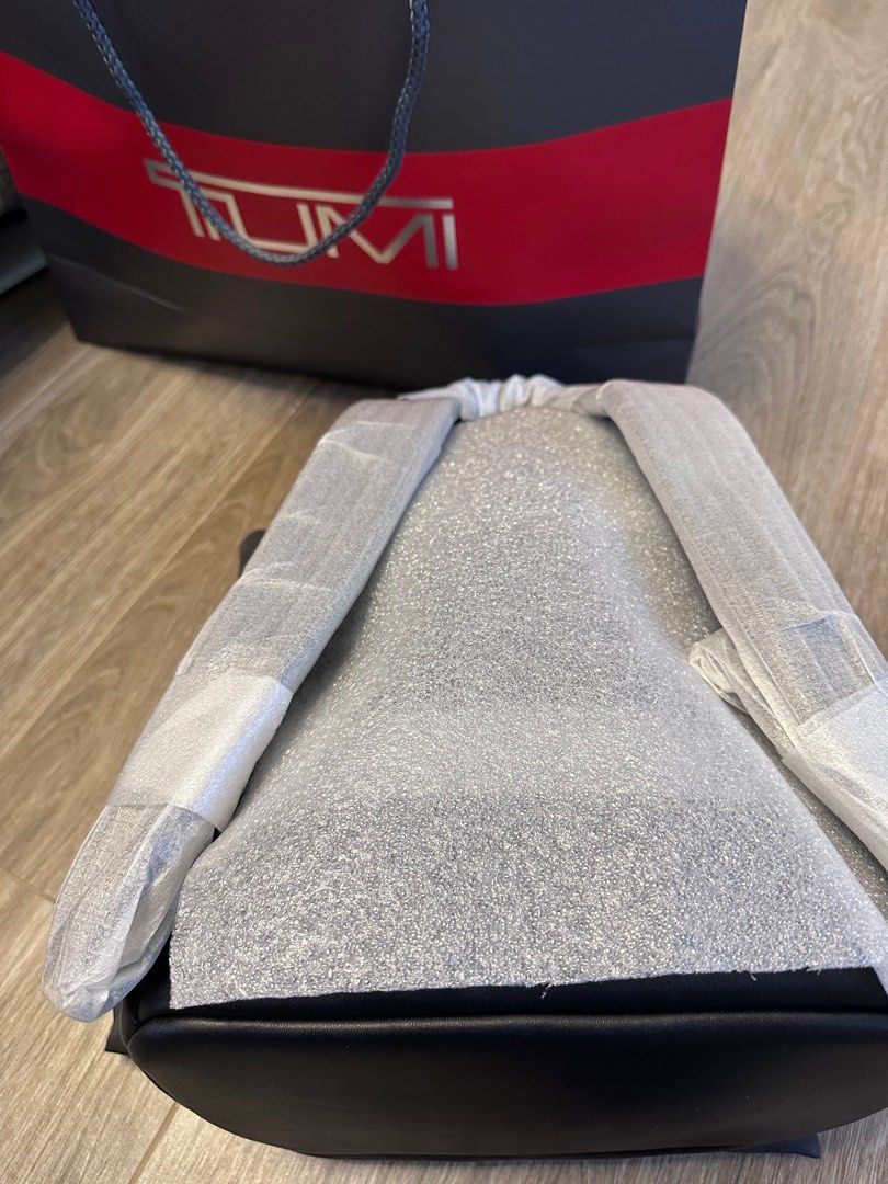 Tumi Ruby backpack Black Leather, 女裝, 手袋及銀包, 背囊 - Carousell