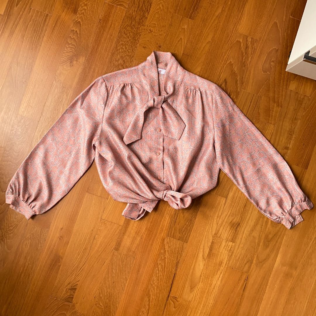 Vintage 80s Pink Giraffe Print Pussy Bow Blouse, Women's Fashion, Tops ...