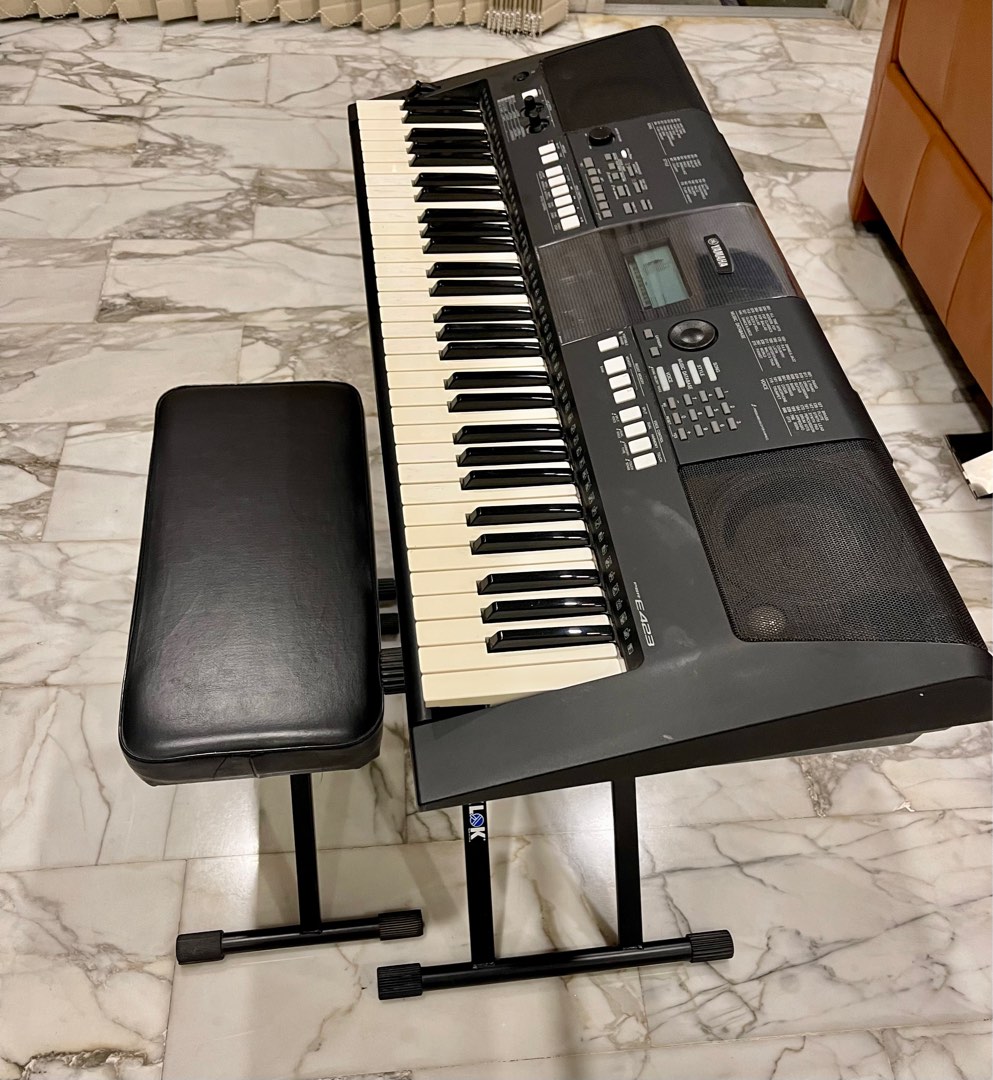 Yamaha E423 keyboard with Quiklok stand and stool, Hobbies & Toys, Music & Media, Musical ...