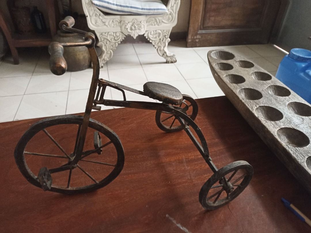 1920s bike scale model, Furniture & Home Living, Home Decor, Other Home Decor on Carousell